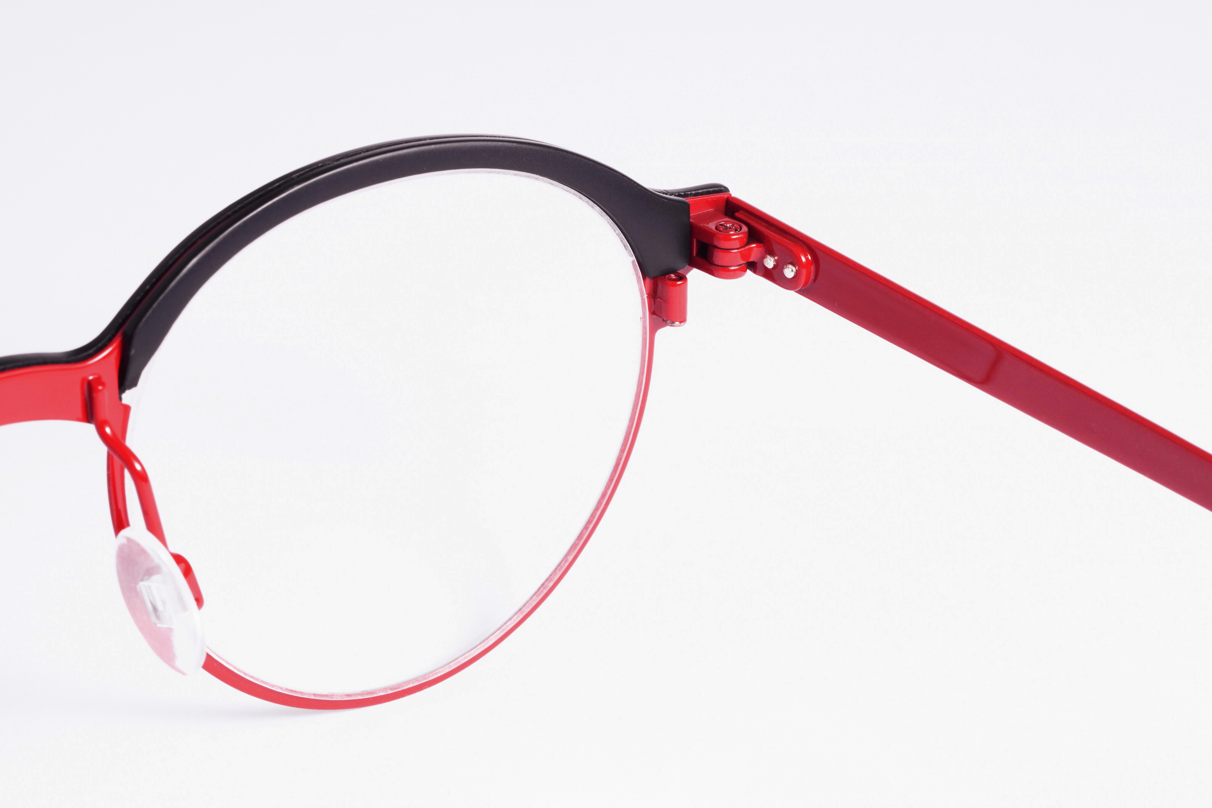 red black glasses frame - Nakanishi Vision